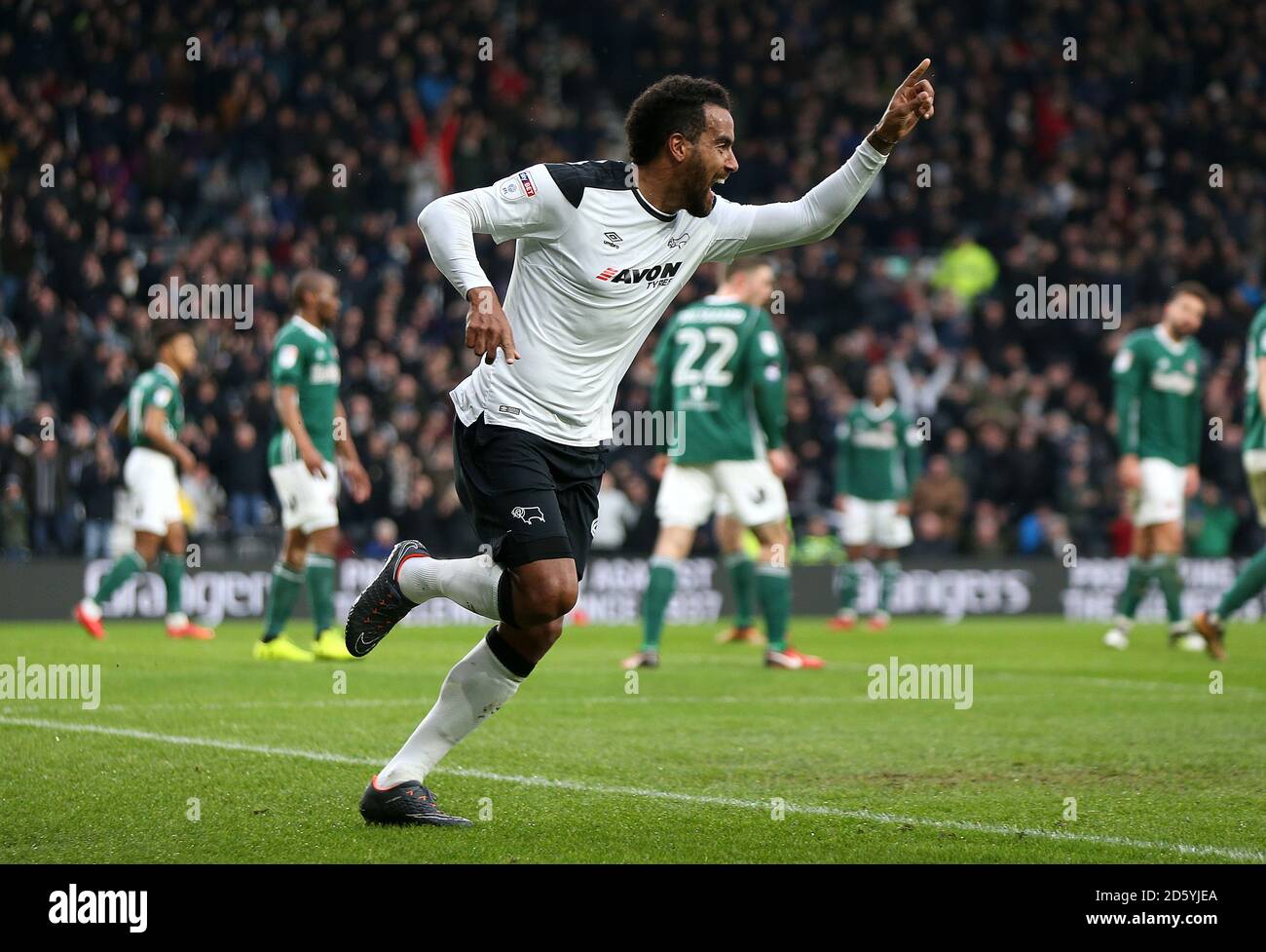 Derby County's Tom Huddlestone celebrates scoring against Brentford ...