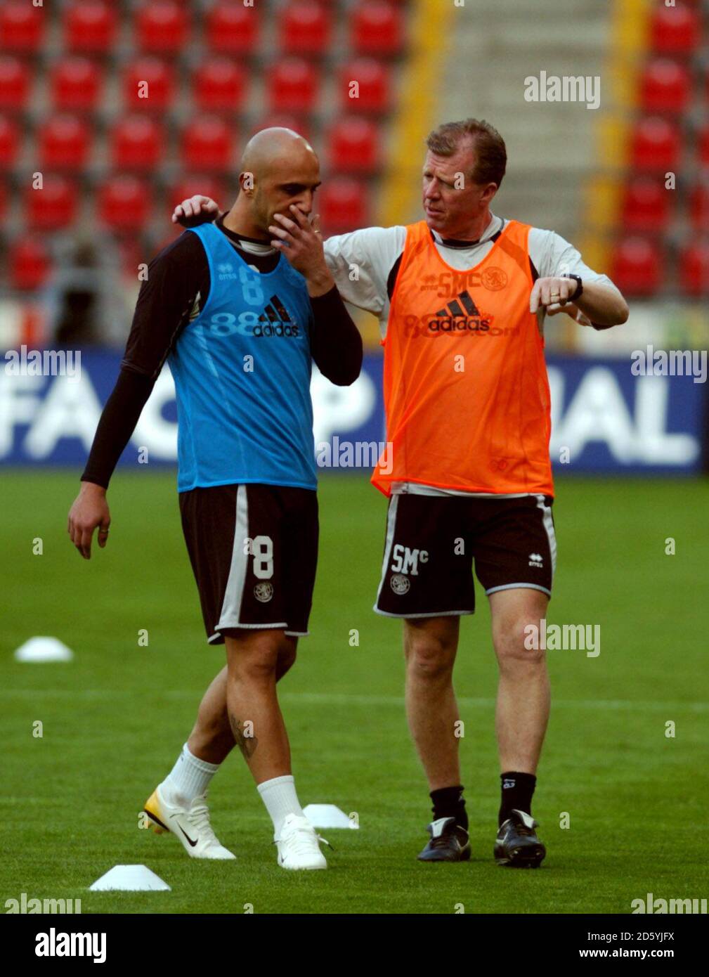 Middlesbrough manager Steve McClaren with Massimo Macarone Stock Photo ...