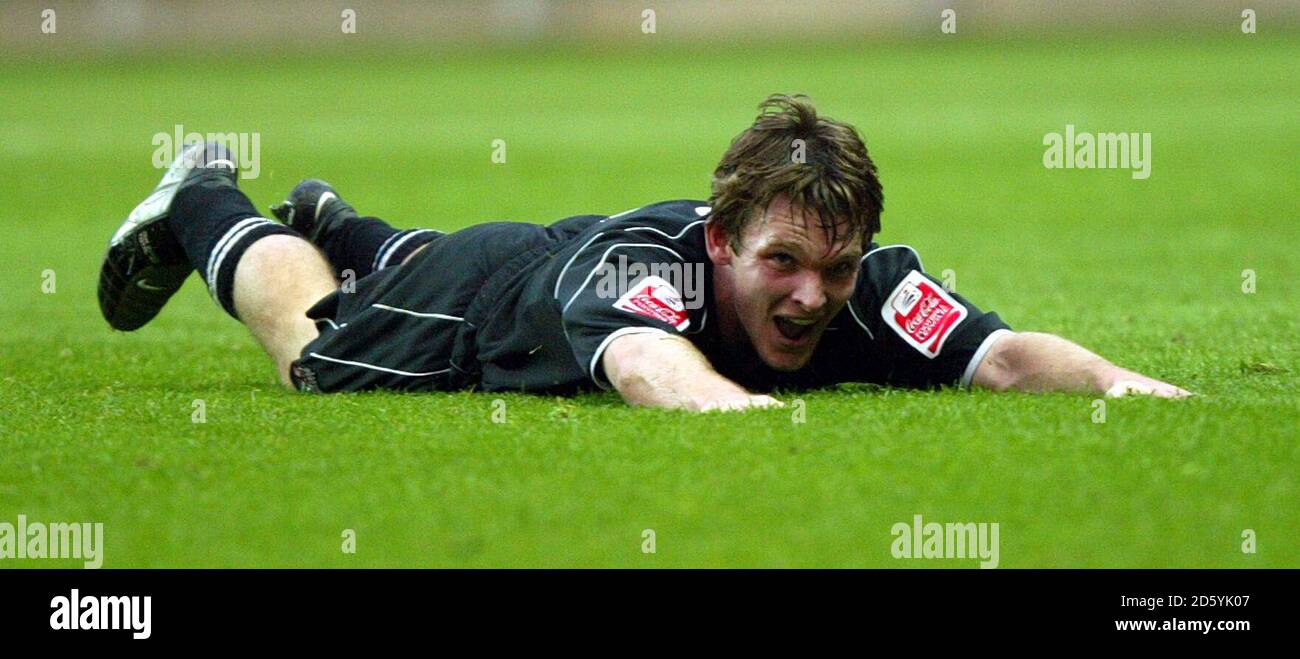 Brentford's Jay Tabb celebrates his goal Stock Photo - Alamy