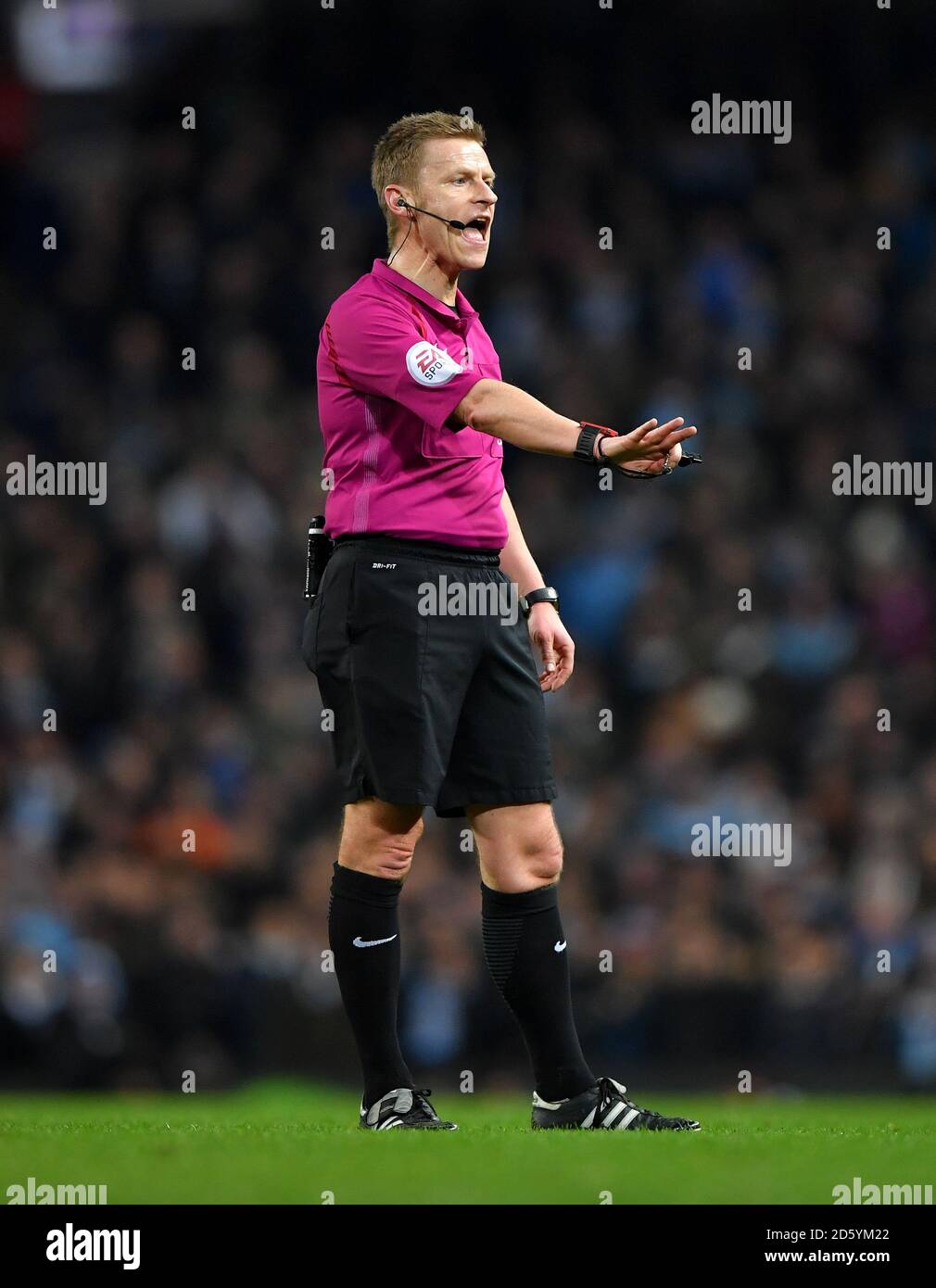 Referee Mike Jones Stock Photo - Alamy