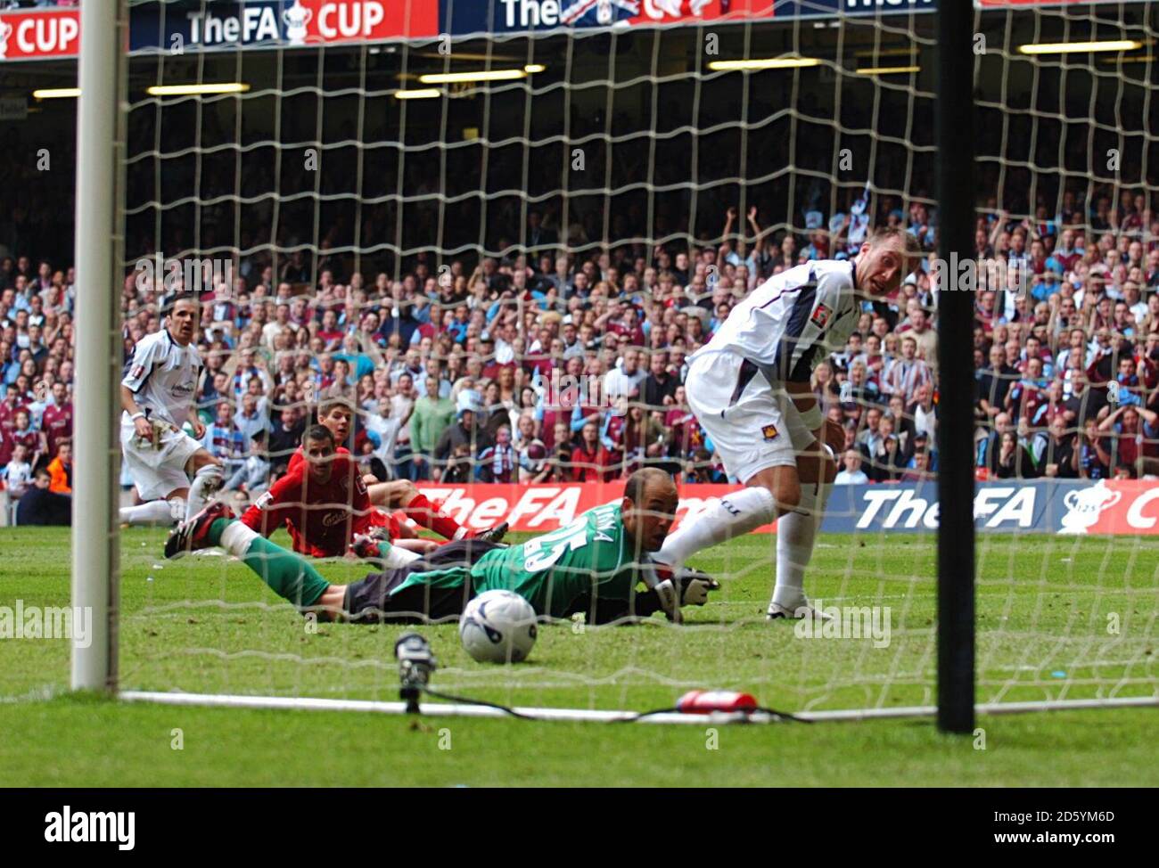 West Ham United's Dean Ashton scores the second goal Stock Photo - Alamy