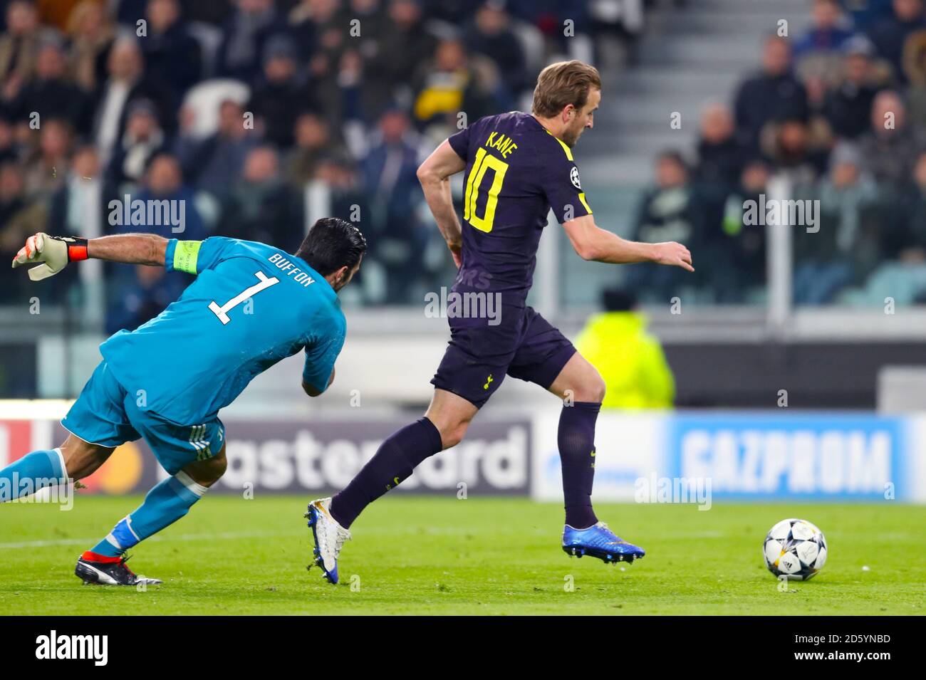 What goes round hi-res stock photography and images - Alamy