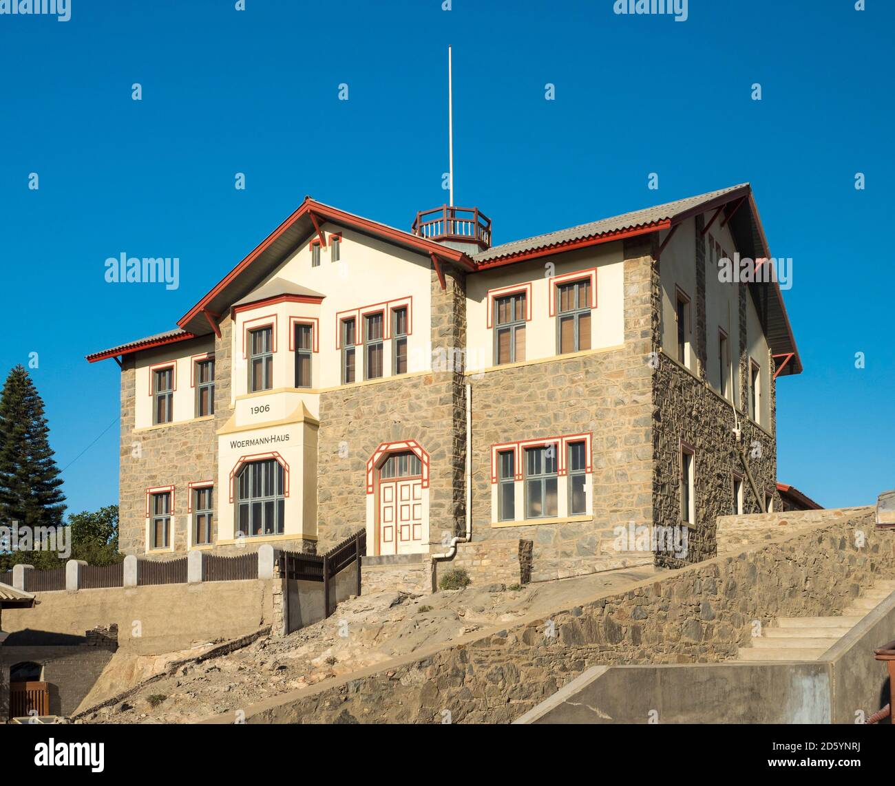 West africa house building hi-res stock photography and images - Alamy