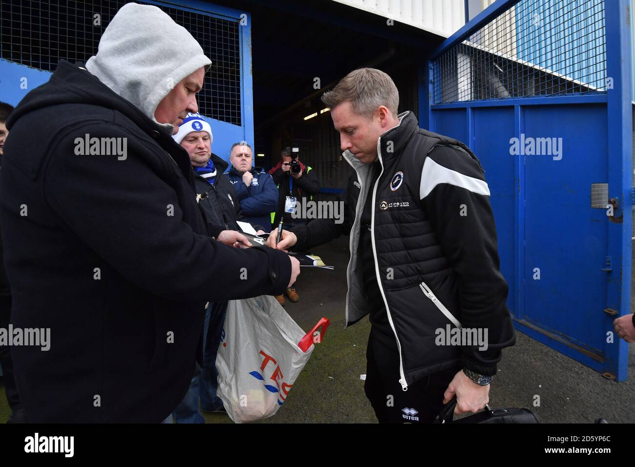 Millwall manager Neil Harris arrives Stock Photo - Alamy