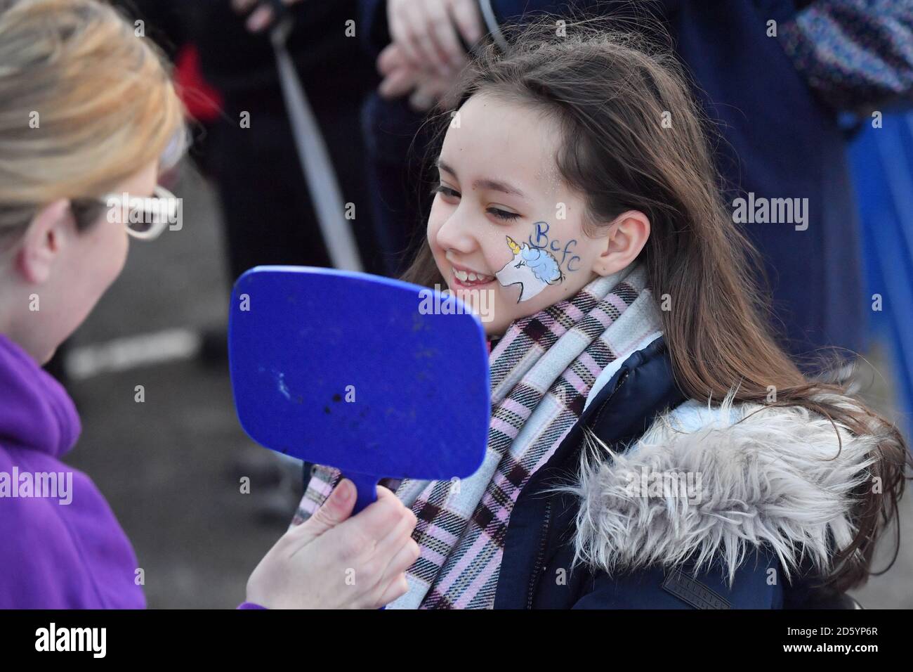 Fans have their face painted before kick-off Stock Photo - Alamy