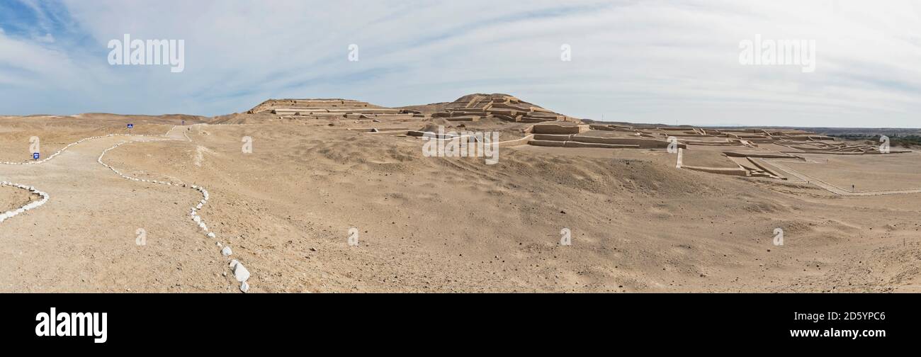 Peru, Nazca, Cahuachi ceremonial center, Cahuachi pyramids Stock Photo ...