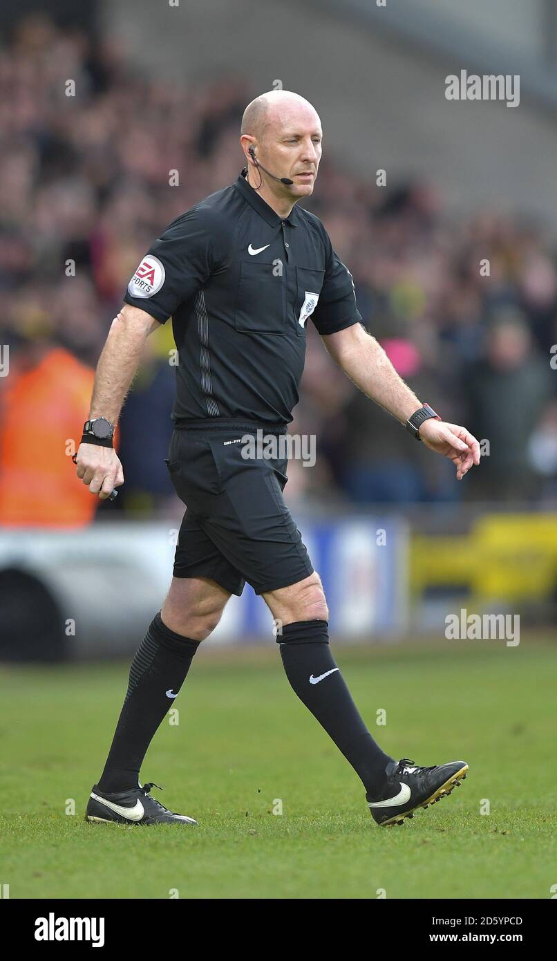 Referee Andy Davies Stock Photo - Alamy