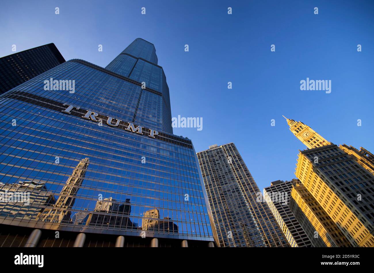 Chicago trump tower view hi-res stock photography and images - Alamy
