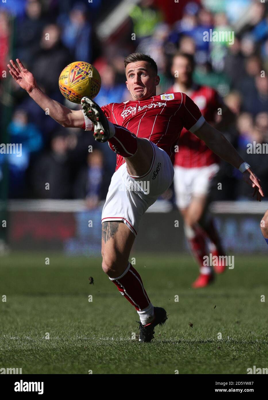 Bristol City's Joe Bryan stretches for the ball Stock Photo - Alamy