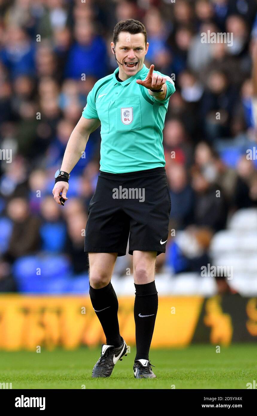 Darren england referee hi-res stock photography and images - Alamy
