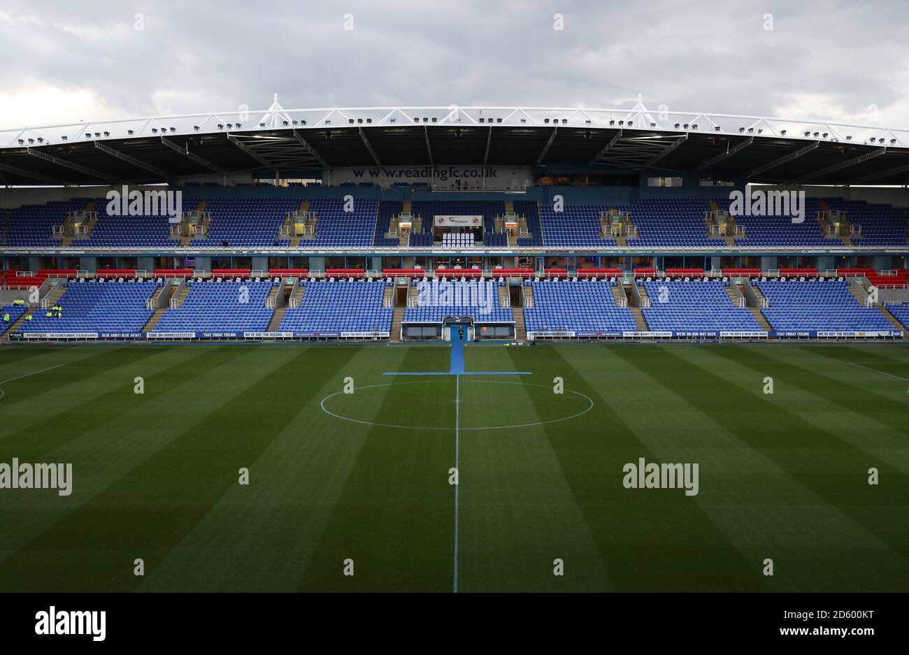 A general view of the Madejski Stadium Stock Photo - Alamy