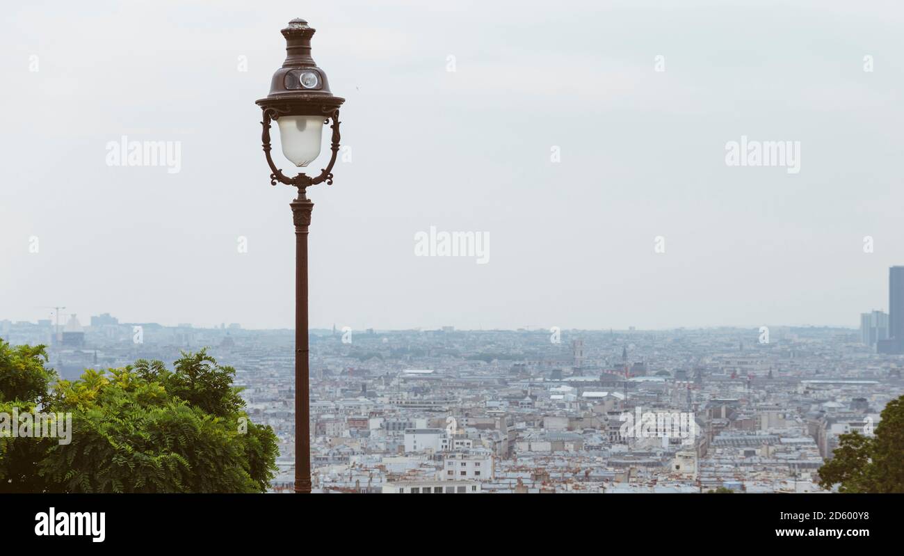 Paris lamp hi-res stock photography and images - Alamy
