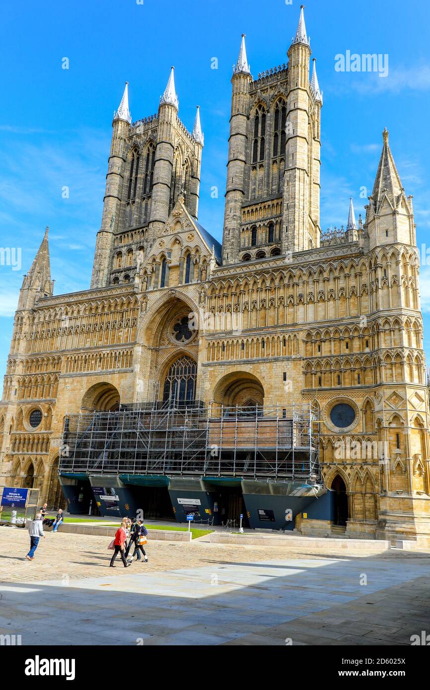 West front of lincoln cathedral hi-res stock photography and images - Alamy