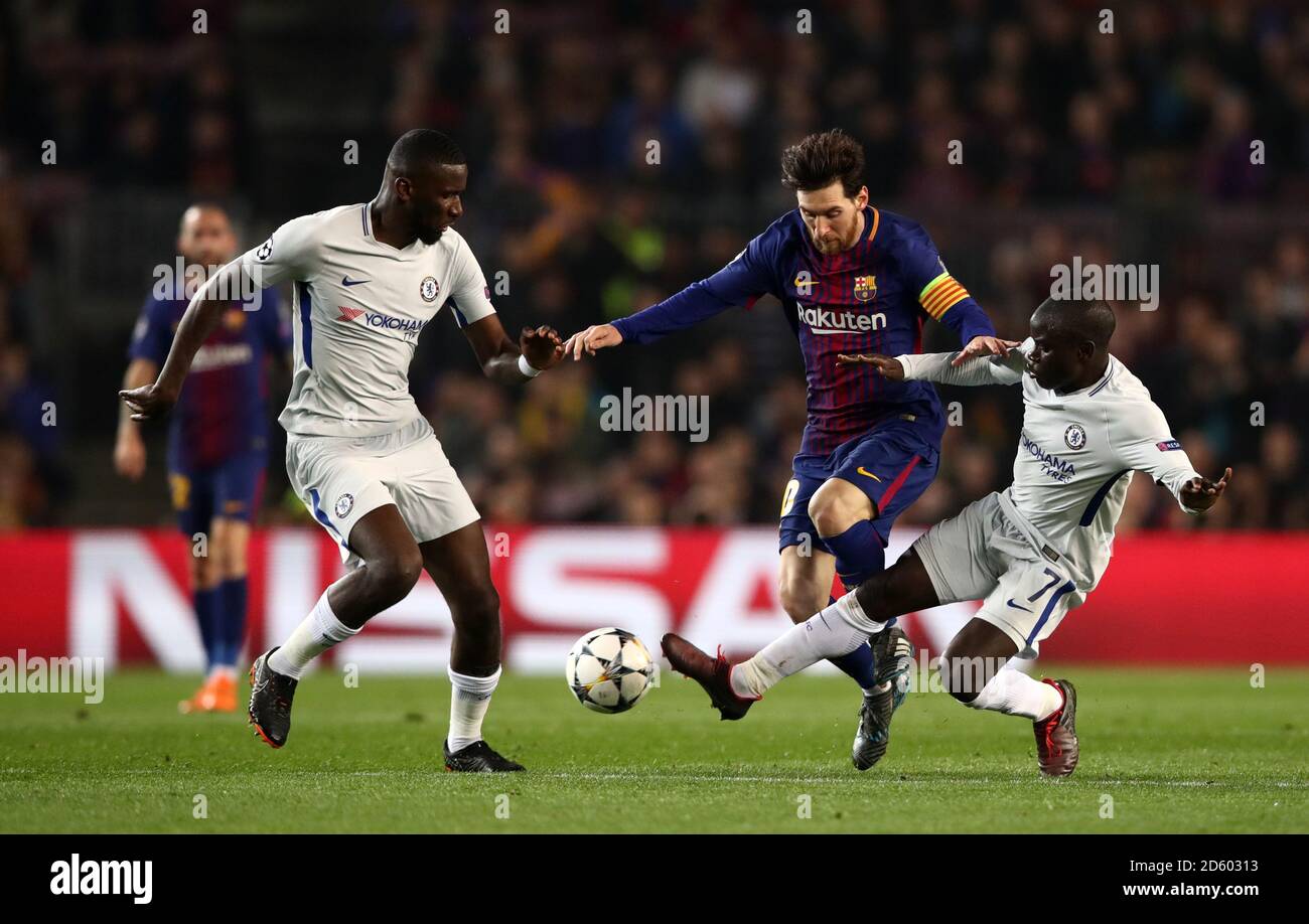 Barcelona's Lionel Messi (centre) breaks through the Chelsea defence ...