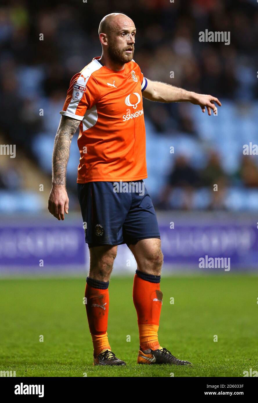 Luton Town's Scott Cuthbert Stock Photo - Alamy