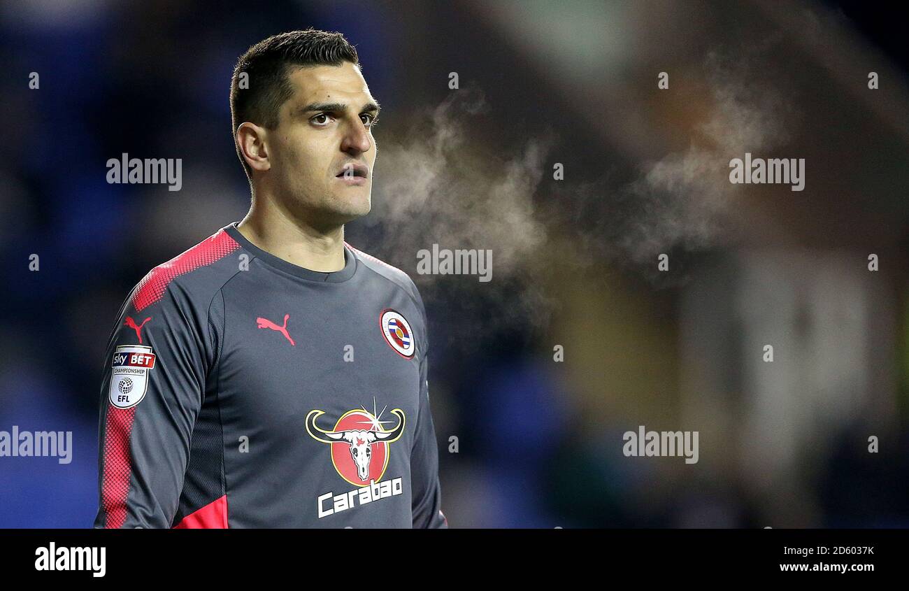Reading goalkeeper Vito Mannone Stock Photo - Alamy