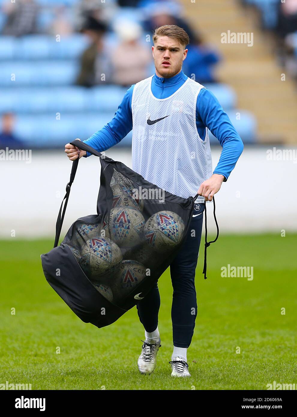 Coventry City's Jordan Ponticelli Stock Photo - Alamy