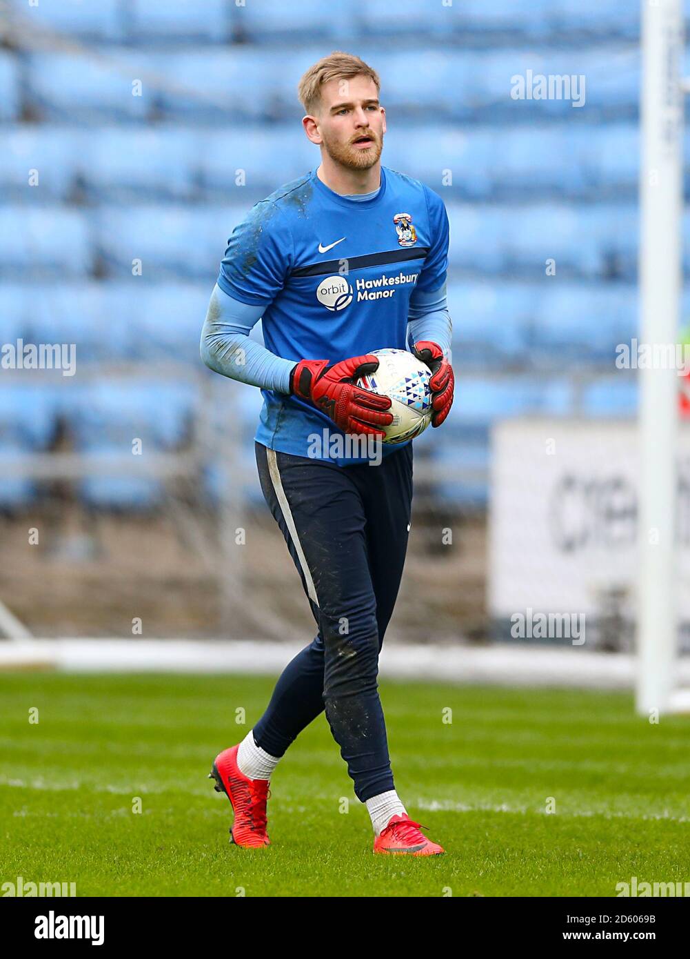 Coventry City goalkeeper Lee Burge Stock Photo - Alamy