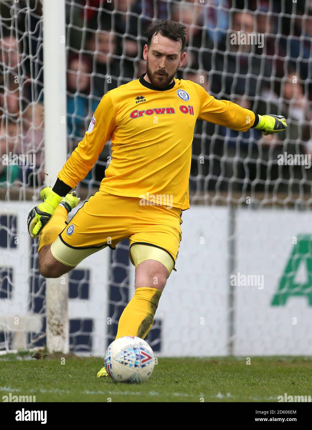 Rochdale goalkeeper Josh Lillis Stock Photo - Alamy