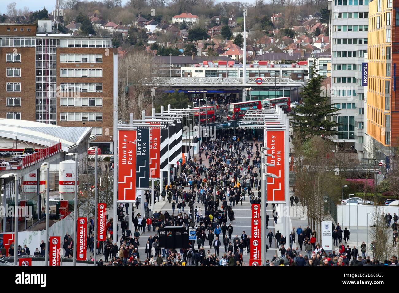 Soccer football fan fans wembley way hi-res stock photography and ...