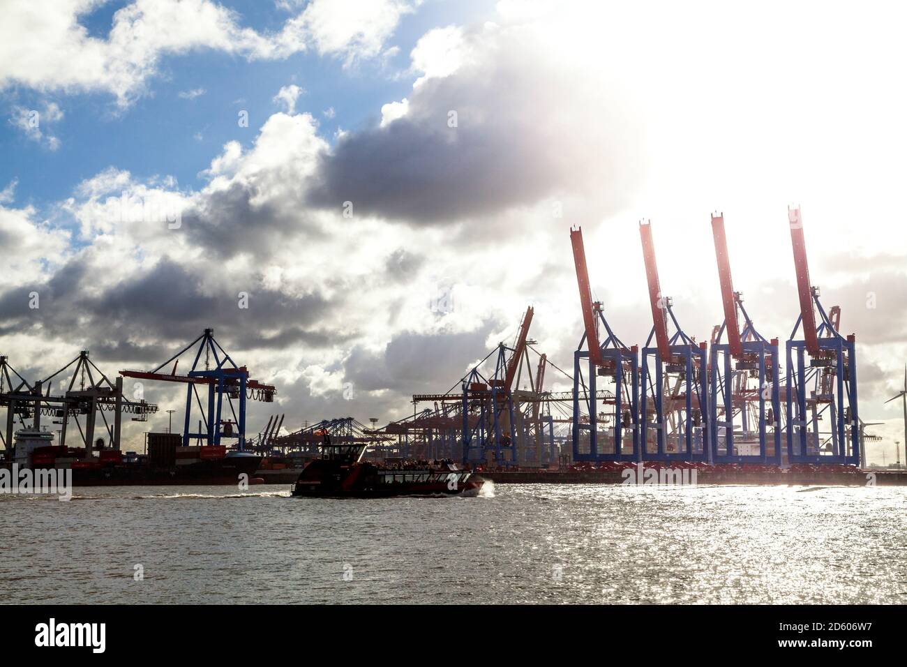 Hamburg view port hi-res stock photography and images - Alamy