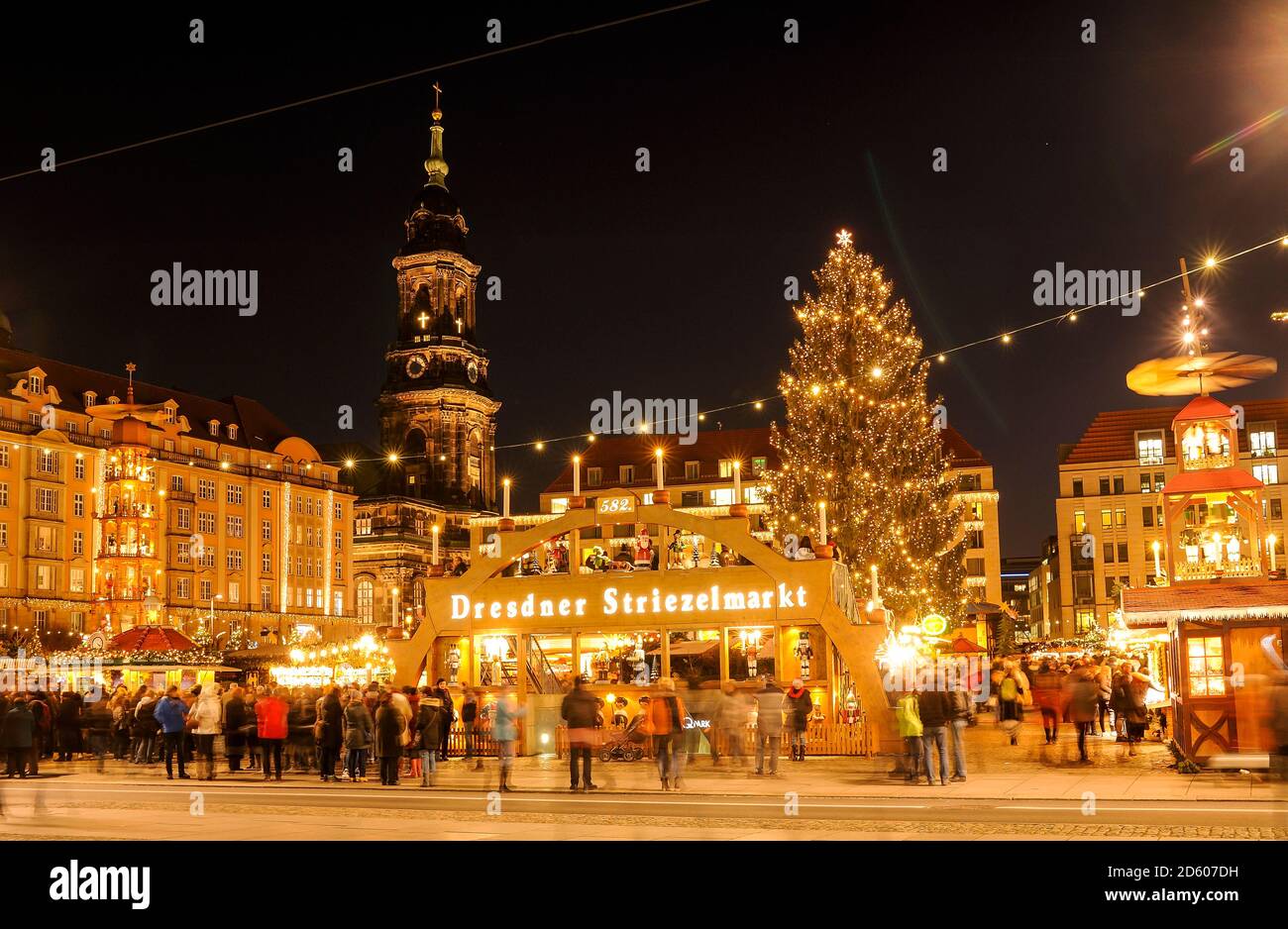 Christmas market dresden striezelmarkt hi-res stock photography and ...