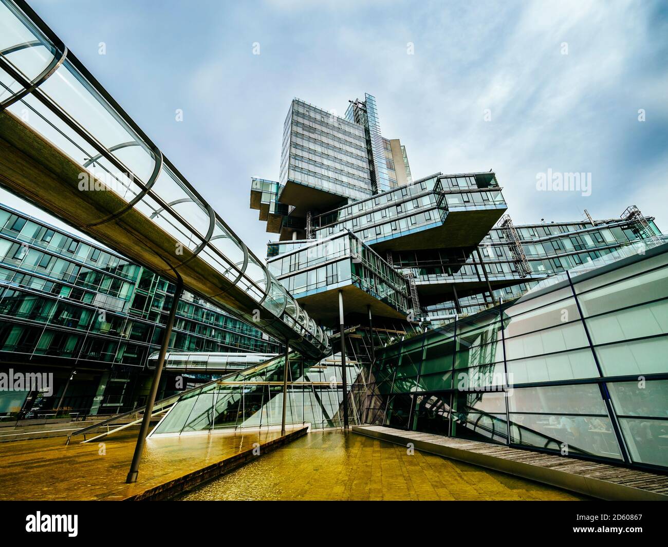 Modern headquarter building hi-res stock photography and images - Alamy