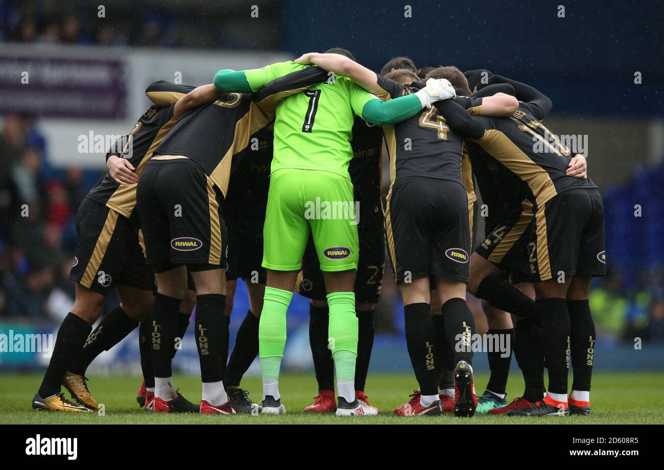 Millwall form a huddle before the game Stock Photo - Alamy