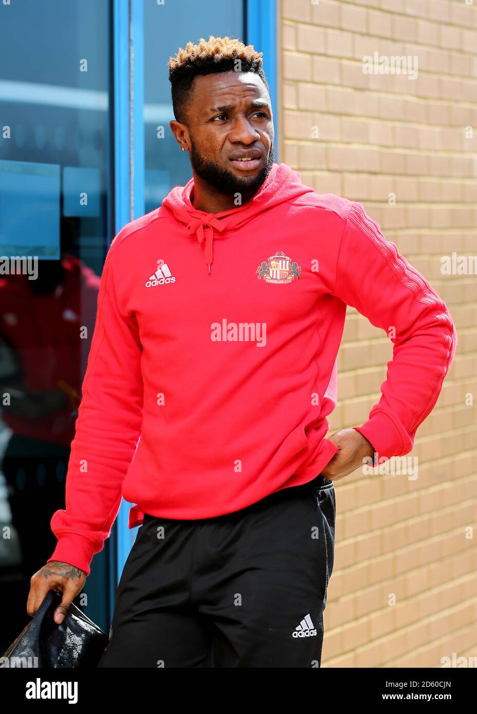 Sunderland's Kazenga LuaLua arrives at The Madejski Stadium Stock Photo ...