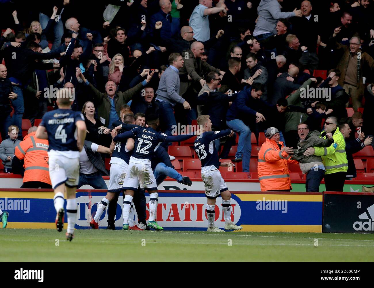 The Millwall team celebrate Steve Morison's equalising goal Stock Photo ...