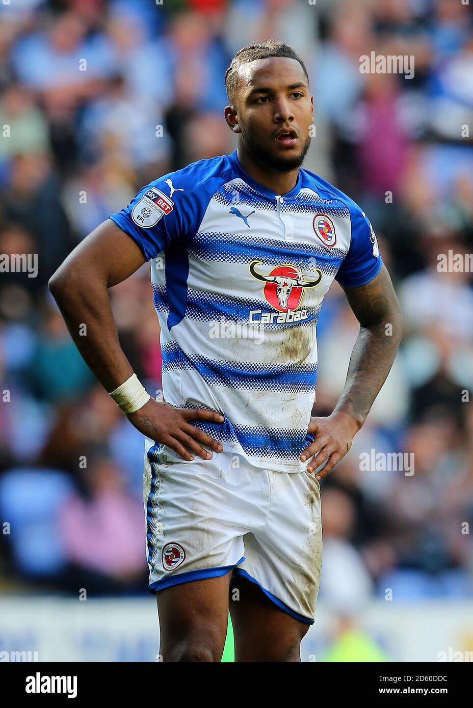 Reading's Liam Moore prepares for a Sunderland corner Stock Photo - Alamy