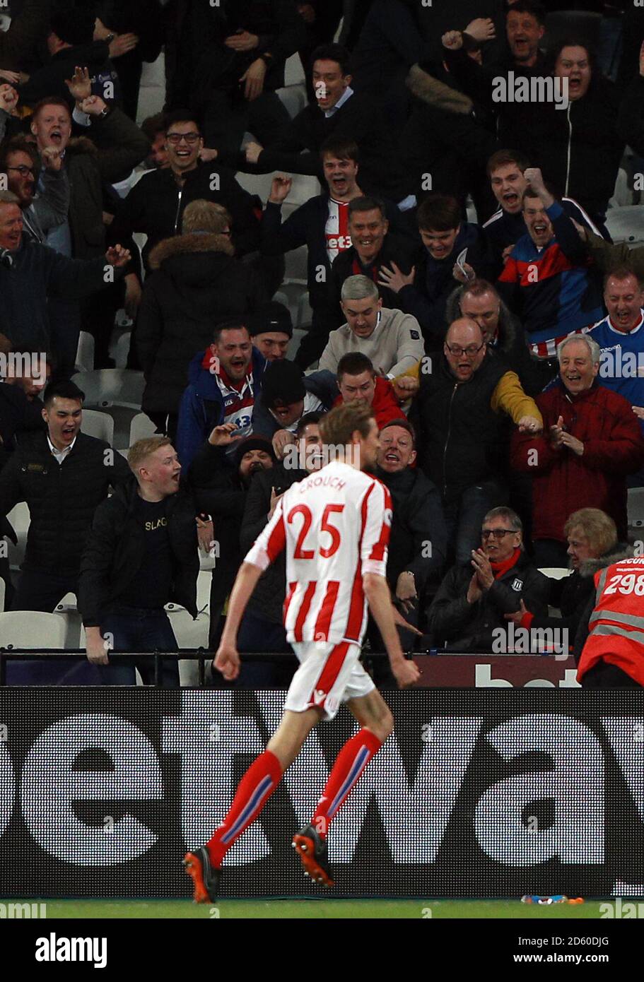 Peter crouch celebration hi-res stock photography and images - Alamy