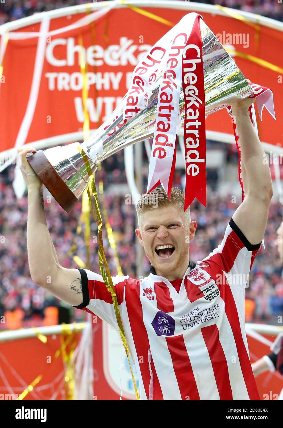 Lincoln City's Elliott Whitehouse lifts the Checkatrade Trophy Stock ...