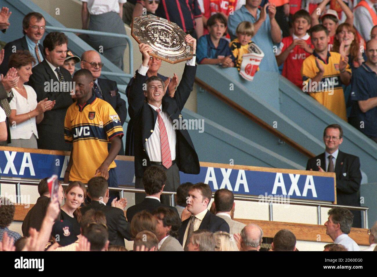 Arsenal manchester united 1998 hi-res stock photography and images - Alamy