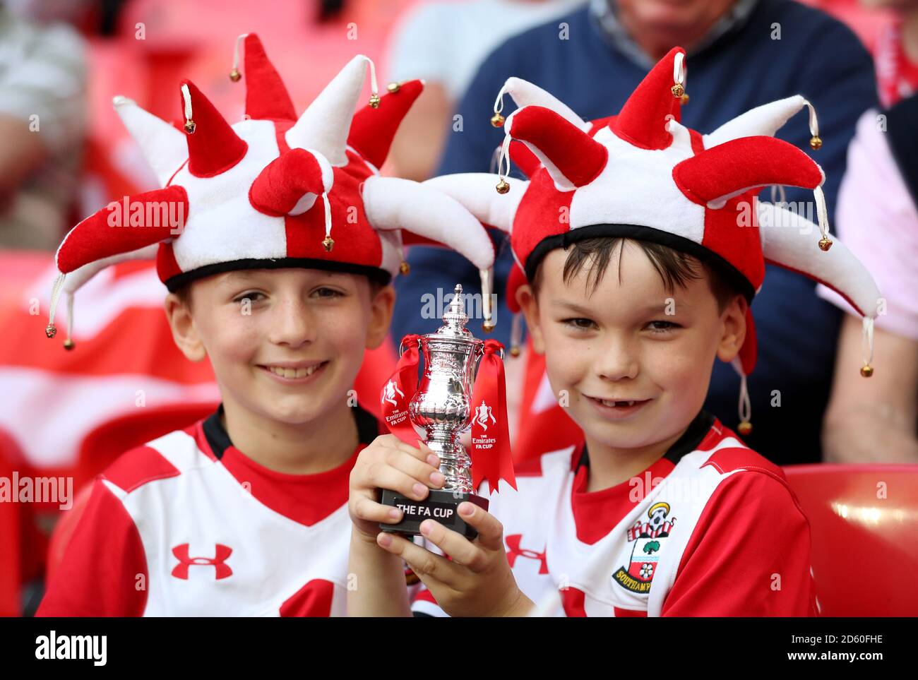 Southampton fans hold up an FA Cup trophy Stock Photo - Alamy