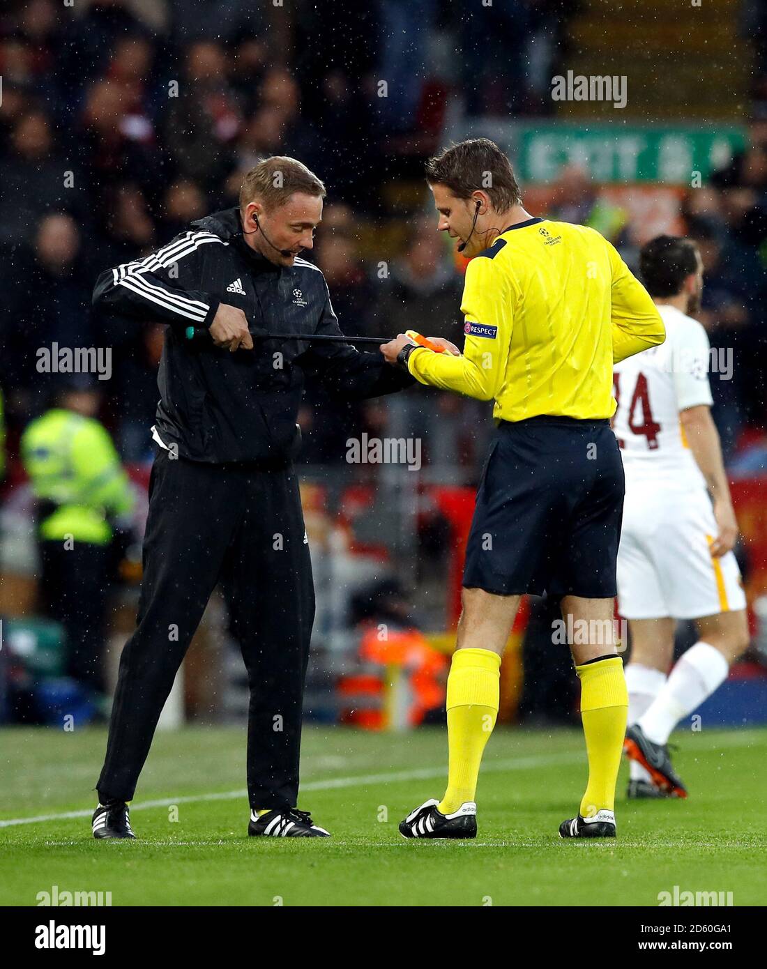 The assistant referee has the end of his flag replaced by referee Felix ...