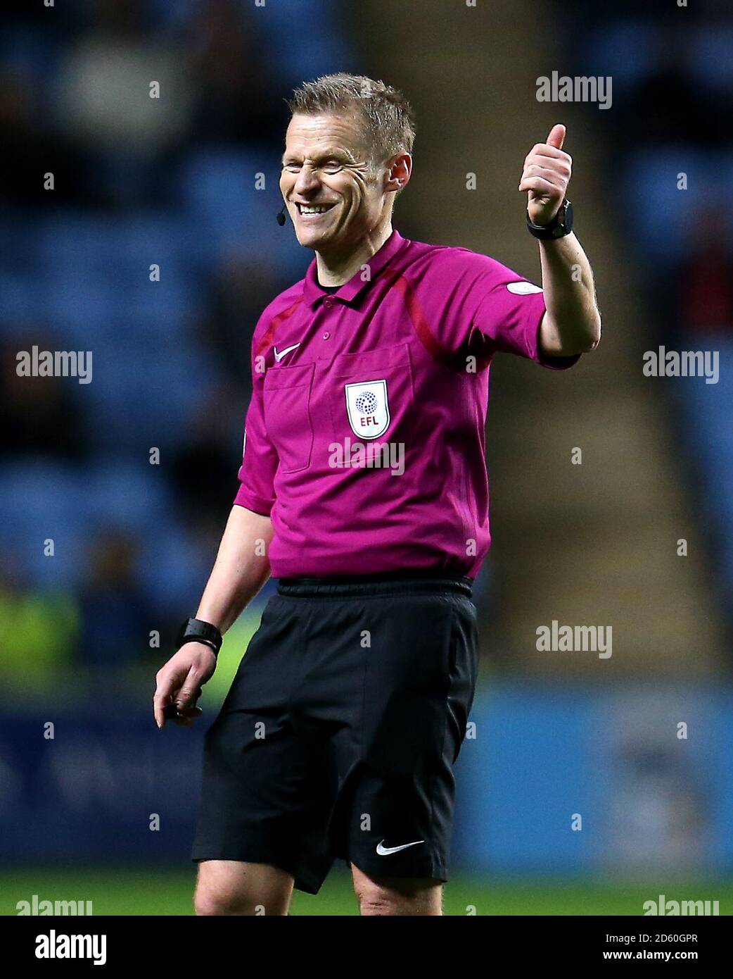 Match referee michael jones hi-res stock photography and images - Alamy