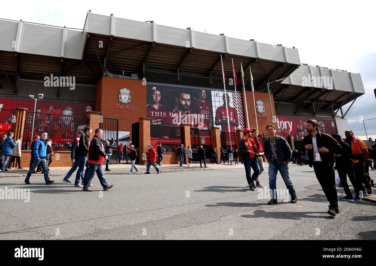 English premier league logo hi-res stock photography and images - Alamy