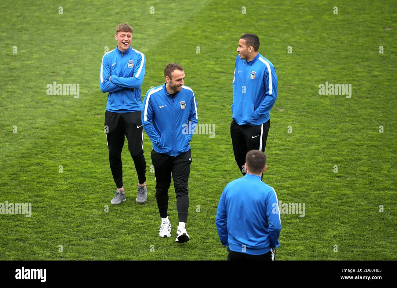 Walk on the pitch hi-res stock photography and images - Alamy
