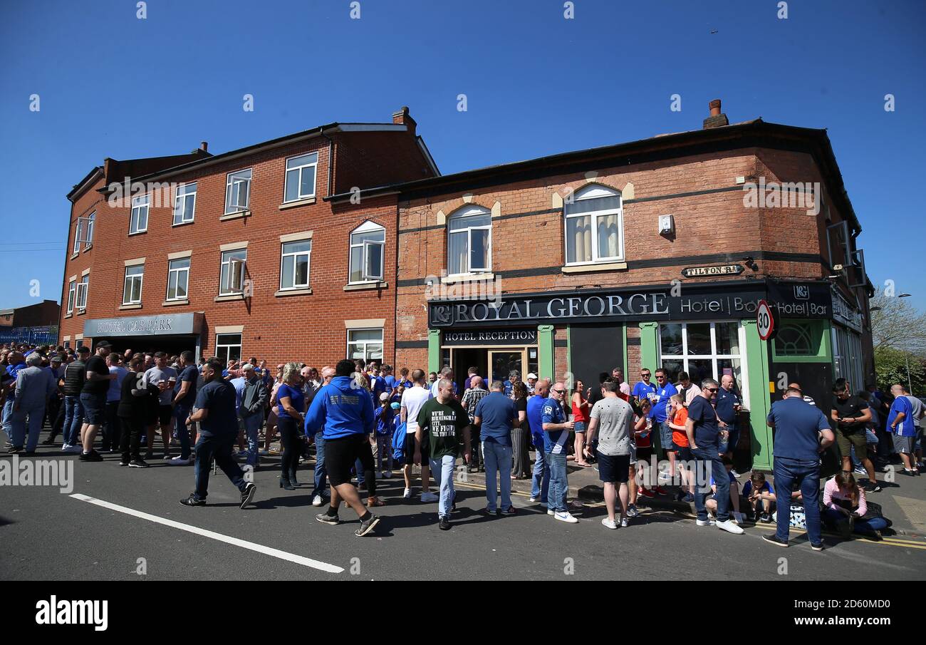 The royal george pub hi-res stock photography and images - Alamy