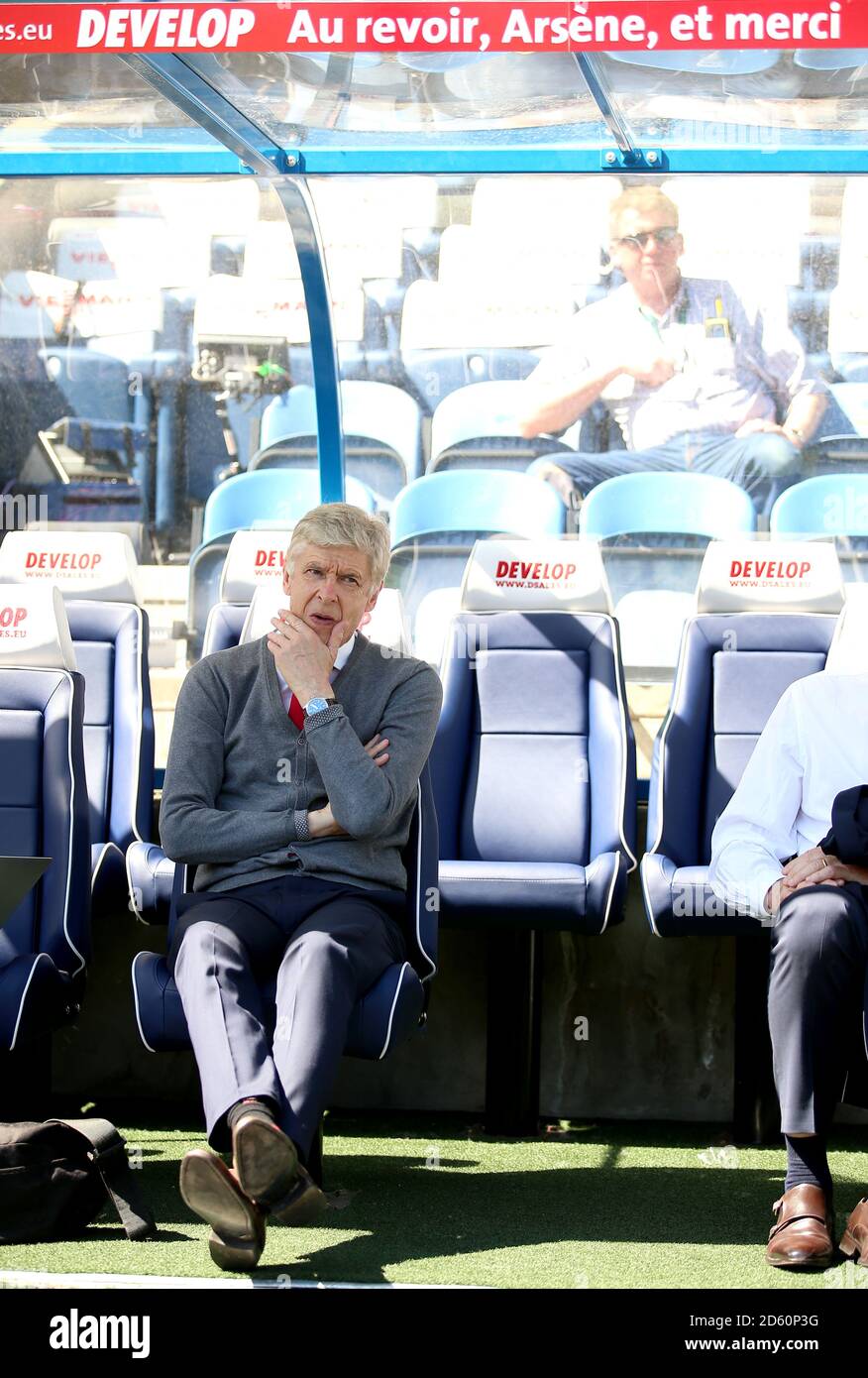 Football manager out sign hi-res stock photography and images - Alamy