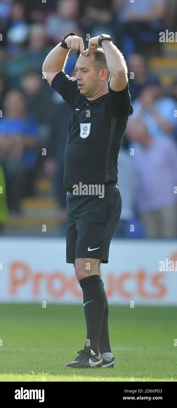 Referee Jeremy Simpson Stock Photo - Alamy