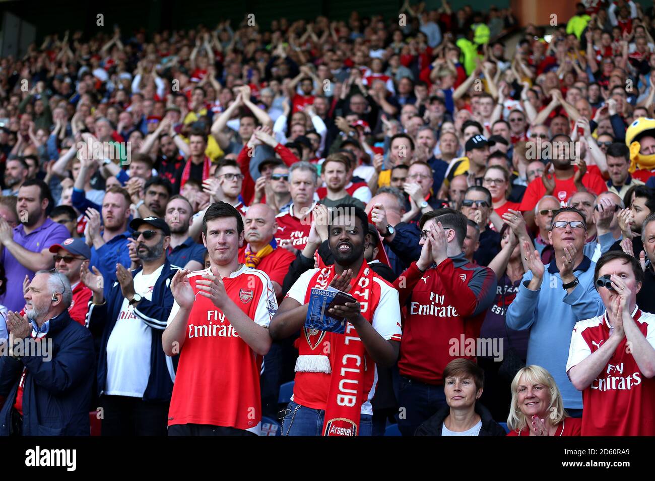 Arsenal fans show their support hi-res stock photography and images - Alamy