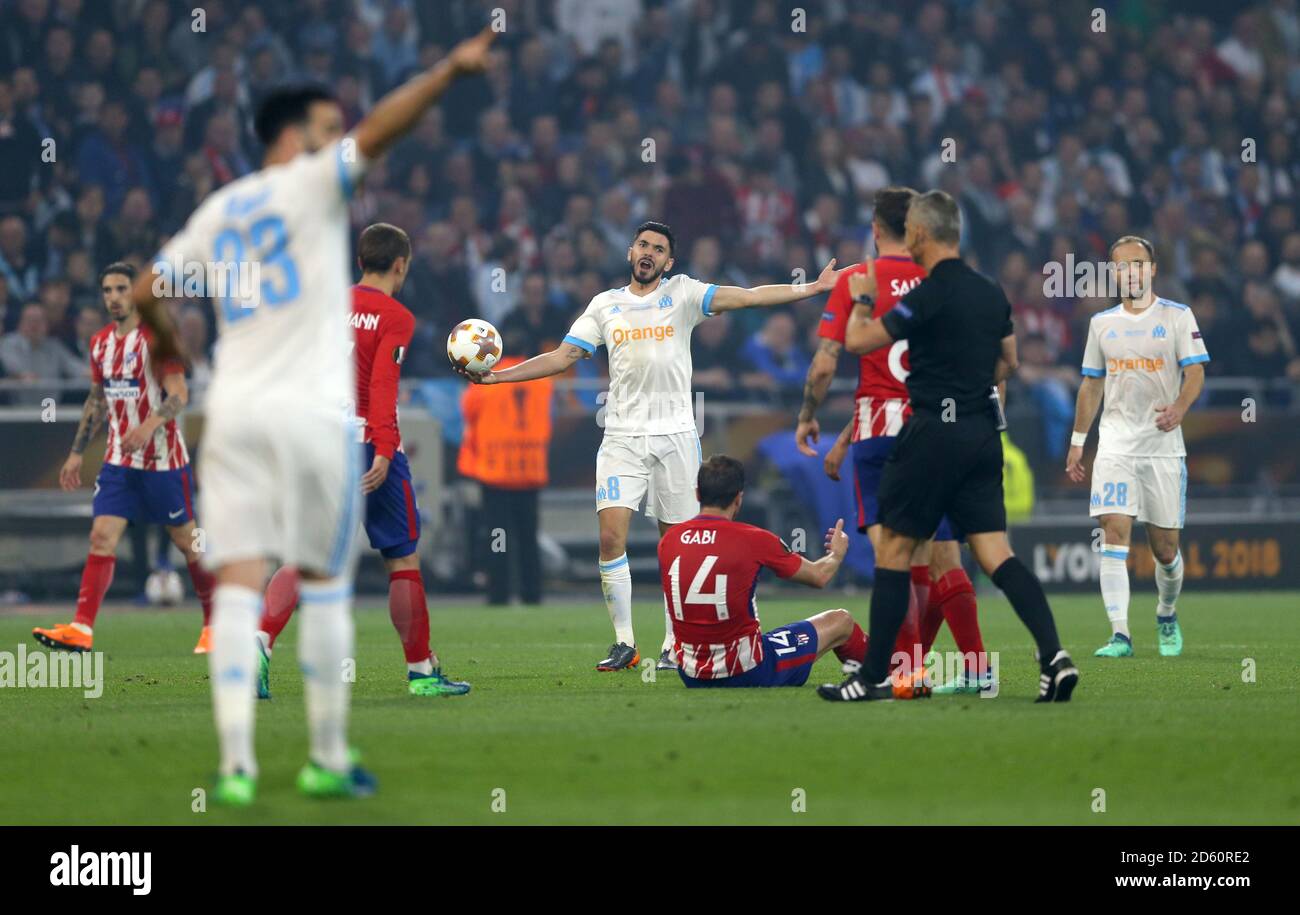 Marseille's Morgan Sanson questions a decision with referee Bjorn ...