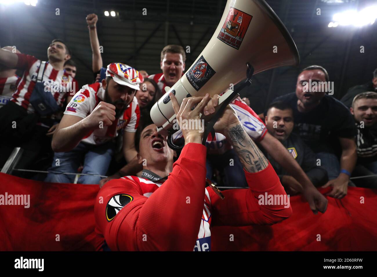 Atletico Madrid's Fernando Torres celebrates with fans after Atletico ...