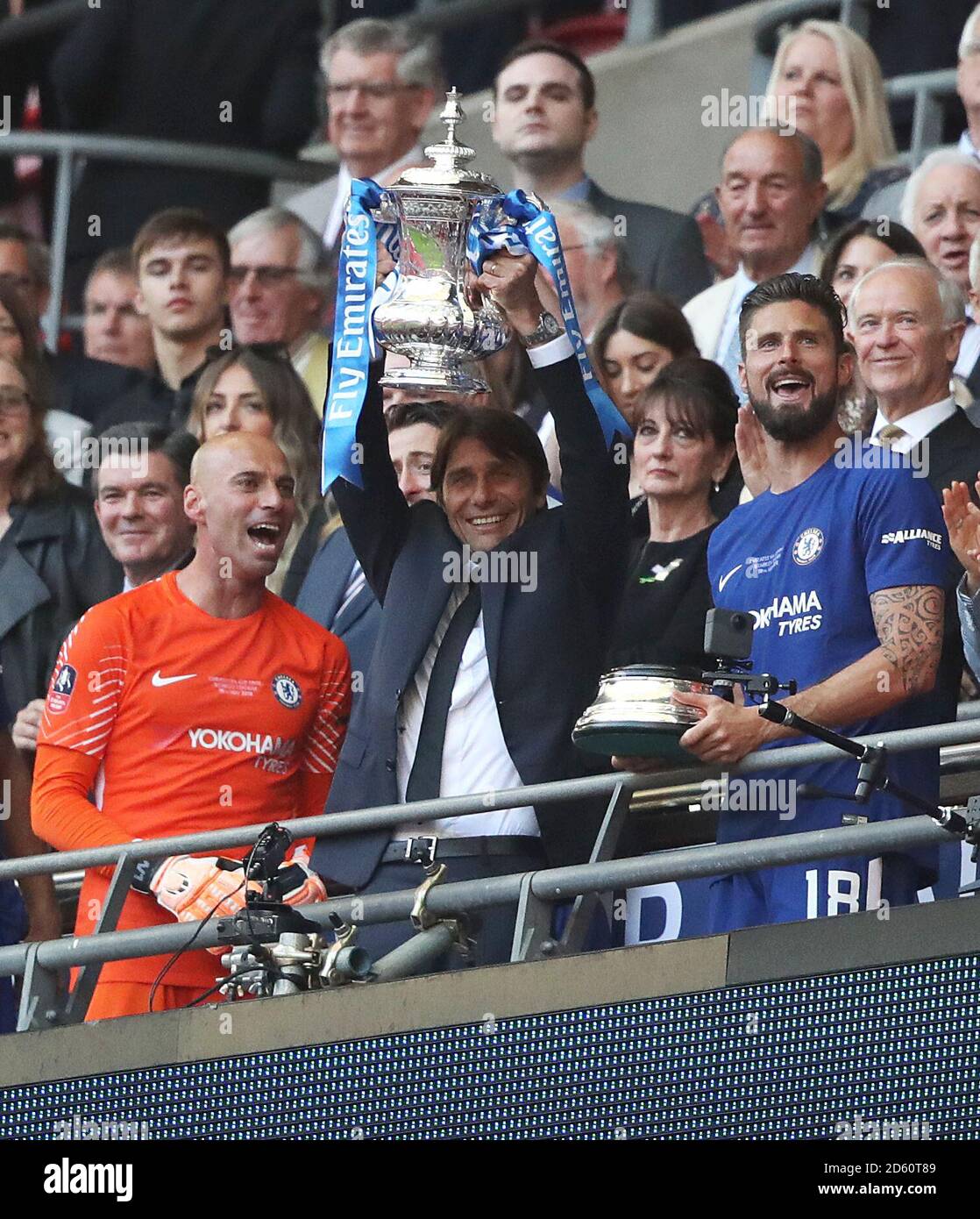 Conte chelsea trophy hi-res stock photography and images - Alamy
