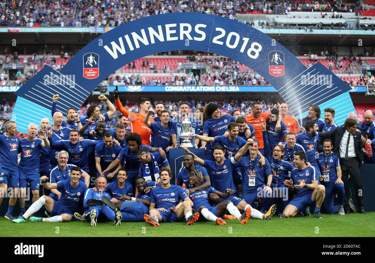 Chelsea players celebrate with the FA Cup trophy Stock Photo - Alamy