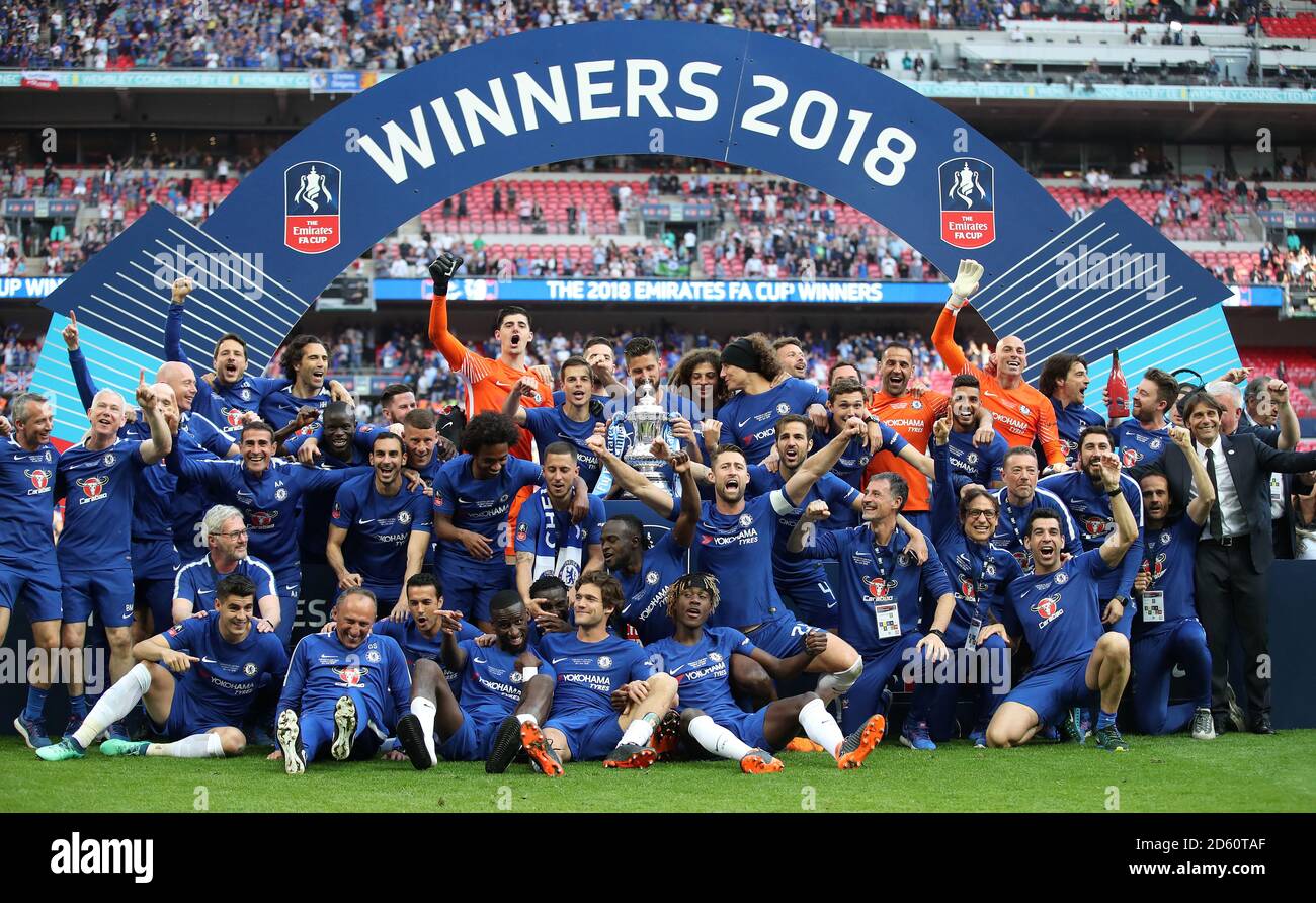 Chelsea players celebrate with the FA Cup trophy Stock Photo - Alamy
