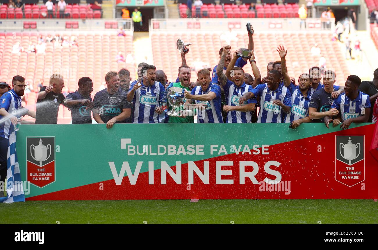 Thatcham Town players celebrate with the trophy after winning the ...