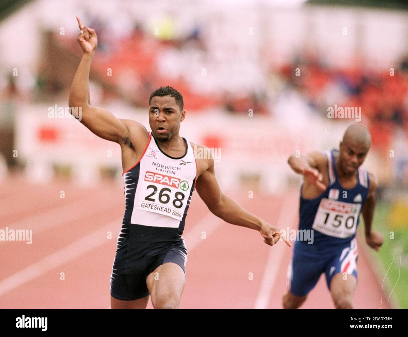 Great Britain's Darren Campbell (l) celebrates winning the men's 100m ...